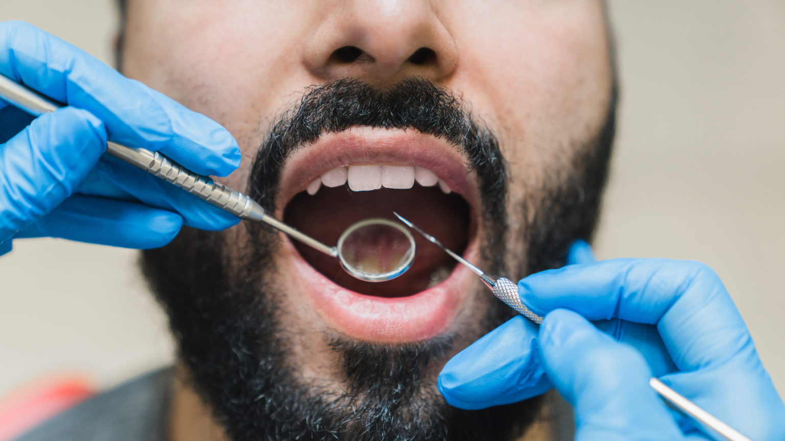 ¿Por qué siento los dientes flojos? | Risas Dental and Braces