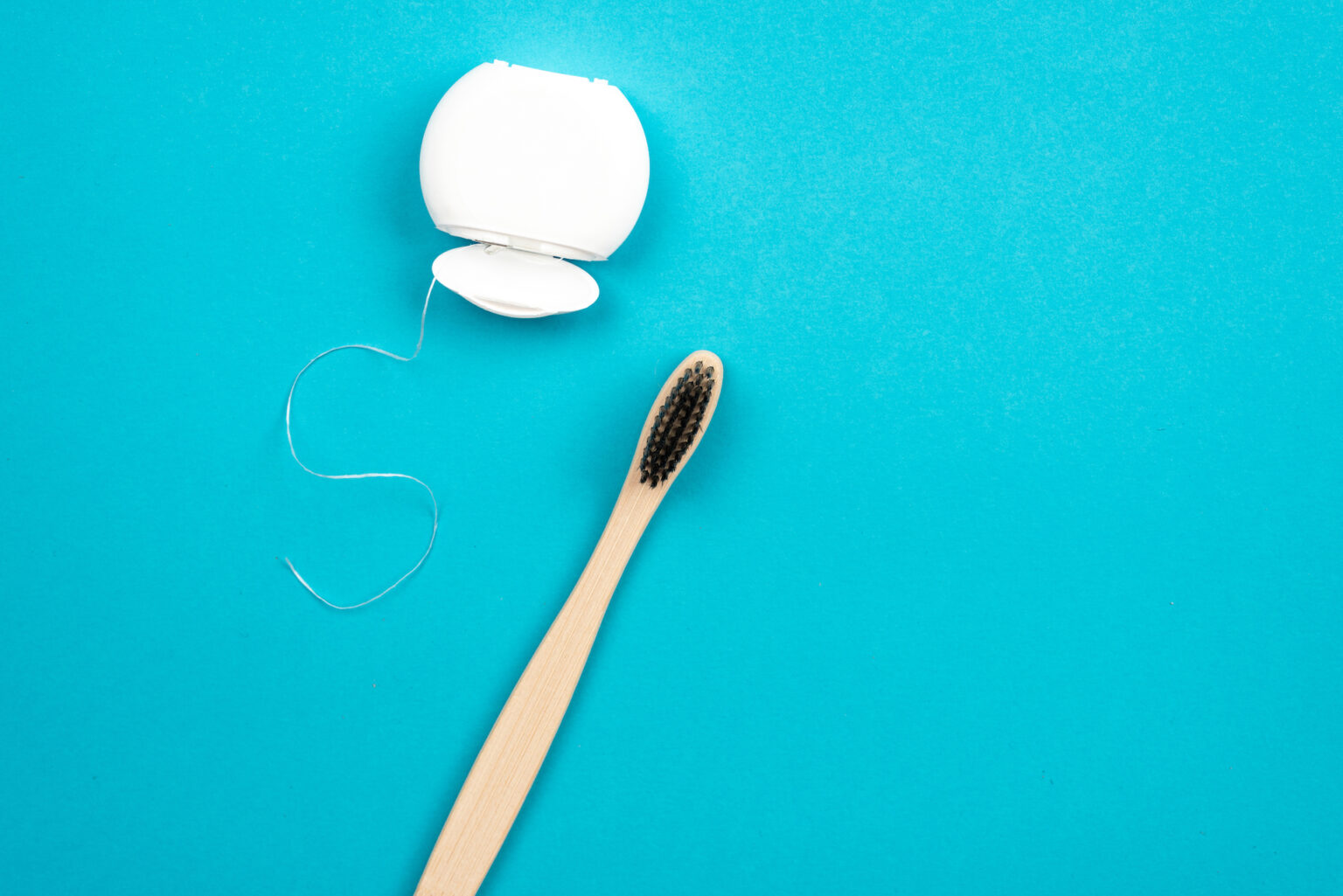 6 Common Reasons Why Your Gums Bleed When Flossing